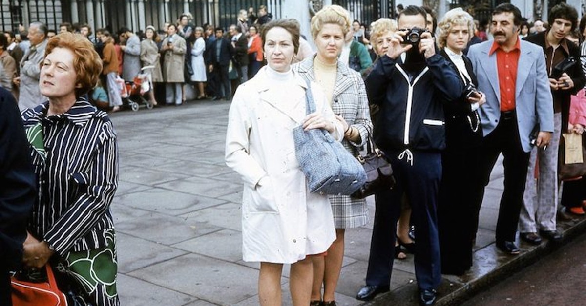 Unknown Photographer’s Color Photos Offer Glimpse of Daily Life in ...