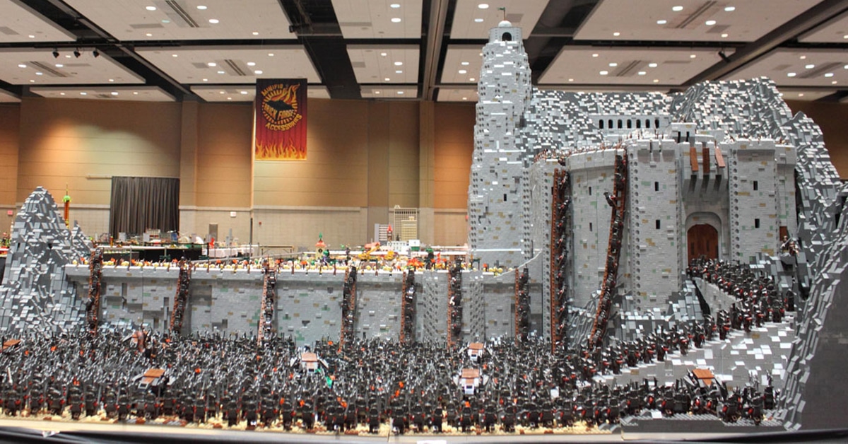Mind-Blowing LEGO Recreation of LOTR’s Helm’s Deep Battle | My Modern Met