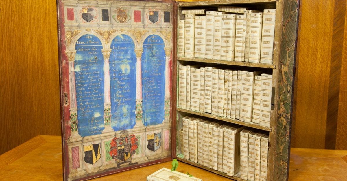 This Traveling Library is the 17th-Century Version of the Kindle | My ...