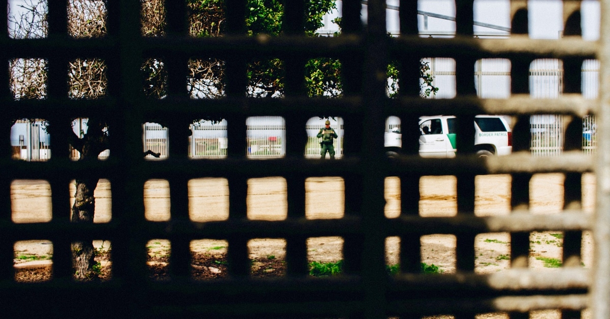 Interview: Brothers Travel 2,000 Miles of US/Mexico Border, Documenting ...