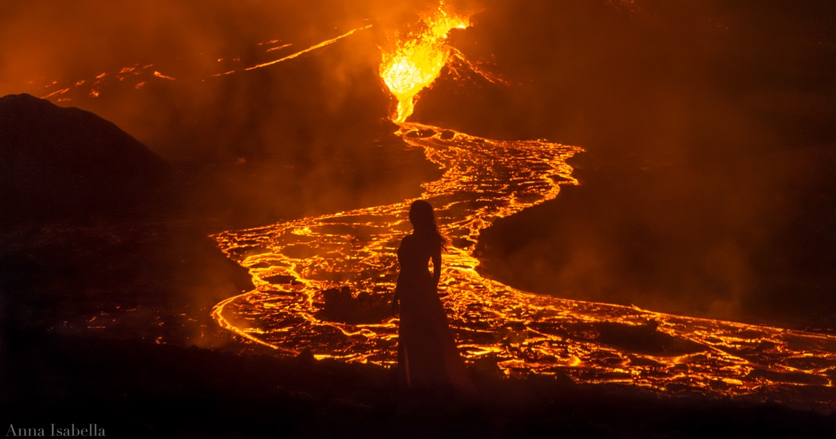 Photographer Hikes to Iceland’s Erupting Volcano 25 Times to Take Epic ...