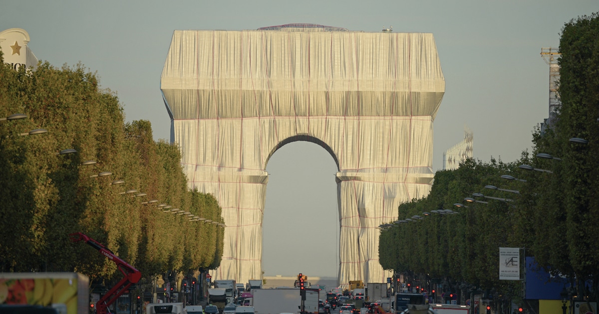 Paris’ Iconic Arc de Triomphe Gets Wrapped in Shimmering Fabric | My ...