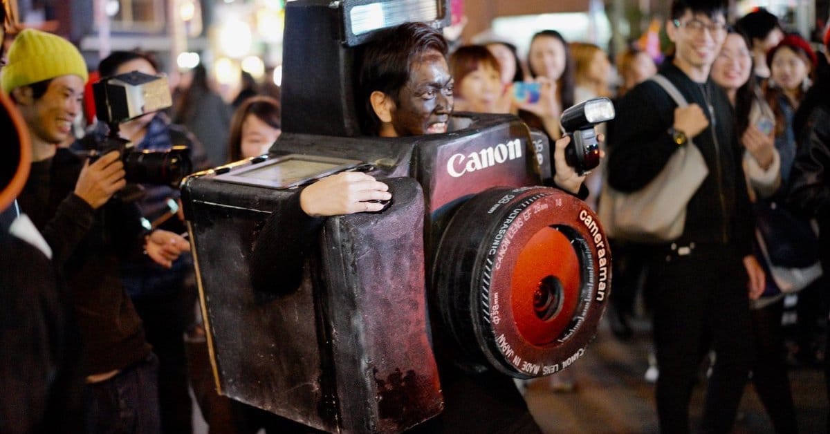 Photographer Creates DSLR Costume That’s a Fully Functioning Camera ...