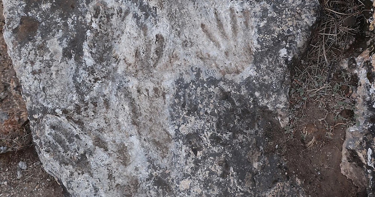 Archeologists Discover Children’s Handprints in Cave From 200,000 Years ...
