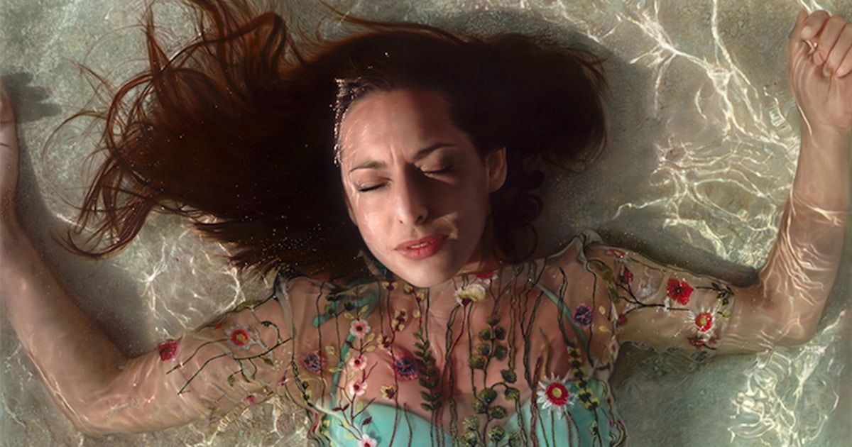 Hyperrealistic Oil Paintings Depict Women Submerging Themselves in ...