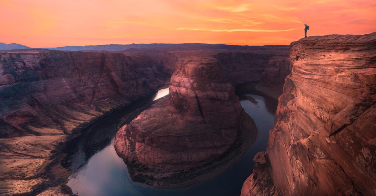 Traveling Photographer Captures Light Dancing Across Majestic ...