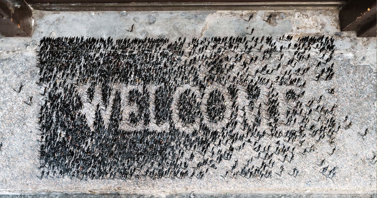Welcome Mat Is Made of Hundreds of Tiny Painted Figures | My Modern Met