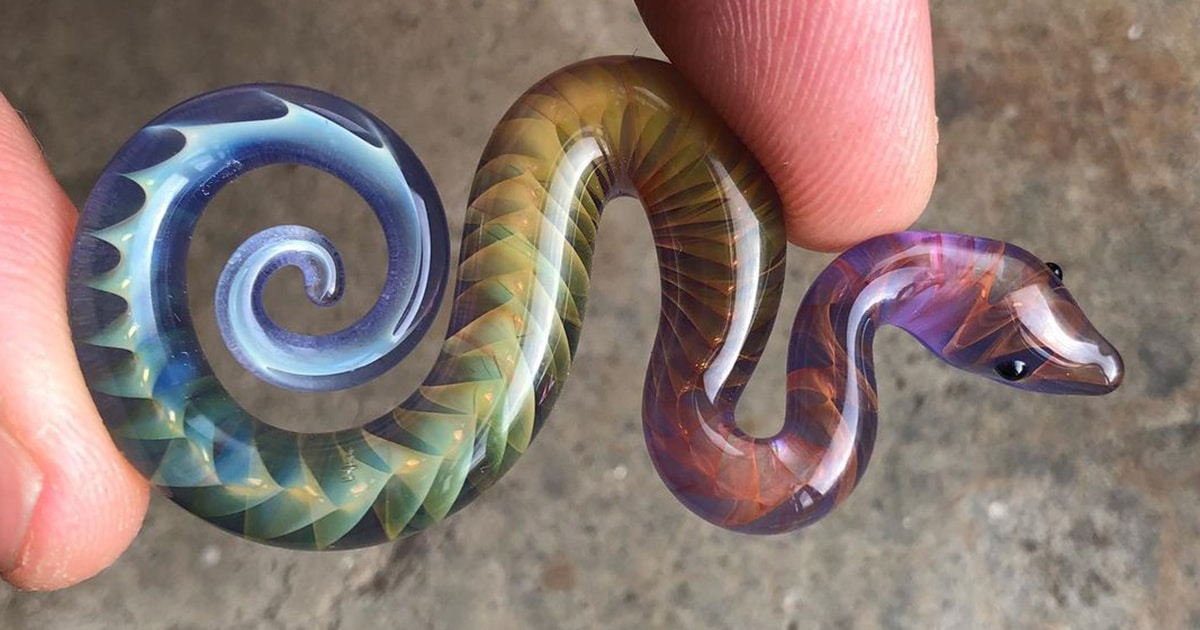 Artist Creates Curled Glass Snake Figurines With Multicolored Patterns ...