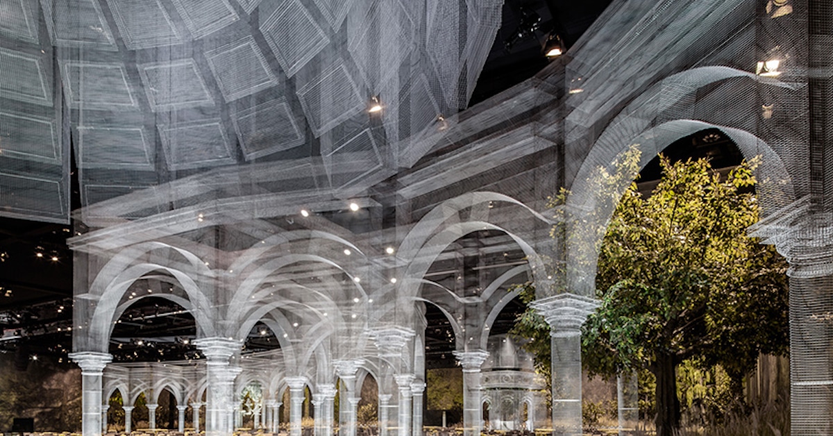 Sculptor Fills Pavilion with Stunning Series of Wire Mesh Architecture ...